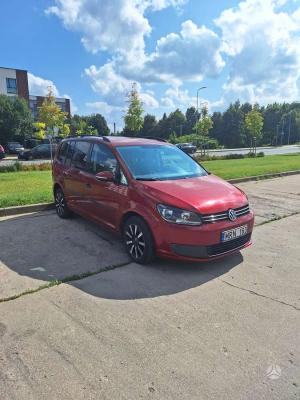 Red Volkswagen Touran 2011 in Vilnius, with an engine capacity of 1.60 L and mileage of 272 thousand km for 4700 €, photo 5 on AUTOMOTO.COM.LV