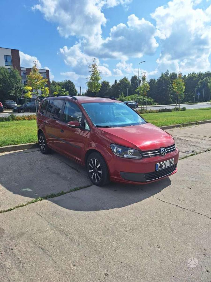 Red Volkswagen Touran 2011 in Vilnius, with an engine capacity of 1.60 L and mileage of 272 thousand km for 4700 €, photo 5 on AUTOMOTO.COM.LV