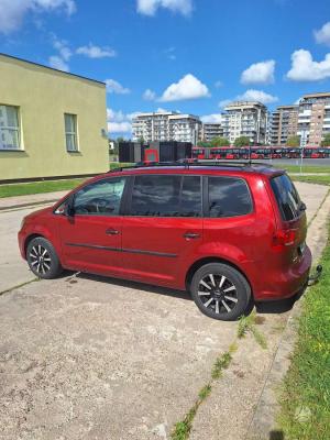 Red Volkswagen Touran 2011 in Vilnius, with an engine capacity of 1.60 L and mileage of 272 thousand km for 4700 €, photo 9 on AUTOMOTO.COM.LV