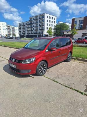 Red Volkswagen Touran 2011 in Vilnius, with an engine capacity of 1.60 L and mileage of 272 thousand km for 4700 €, photo 10 on AUTOMOTO.COM.LV