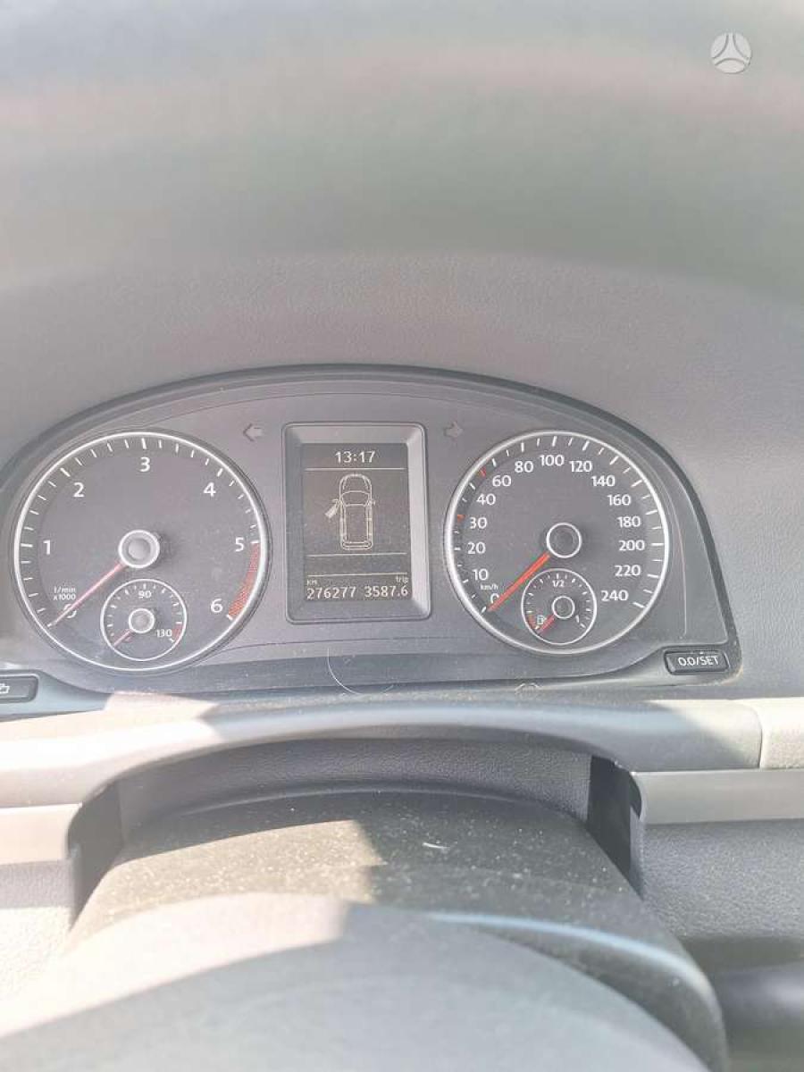 Red Volkswagen Touran 2011 in Vilnius, with an engine capacity of 1.60 L and mileage of 272 thousand km for 4700 €, photo 12 on AUTOMOTO.COM.LV
