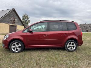Sarkans Volkswagen Touran 2011 Ogre, ar dzinēja tilpumu 1.60 L un nobraukumu 235 tūkst. km par 5750 €, foto 4 vietnē AUTOMOTO.COM.LV