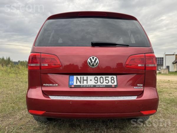 Red Volkswagen Touran 2011 in Ogre, with an engine capacity of 1.60 L and mileage of 235 thousand km for 5750 €, photo 6 on AUTOMOTO.COM.LV