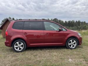 Sarkans Volkswagen Touran 2011 Ogre, ar dzinēja tilpumu 1.60 L un nobraukumu 235 tūkst. km par 5750 €, foto 8 vietnē AUTOMOTO.COM.LV