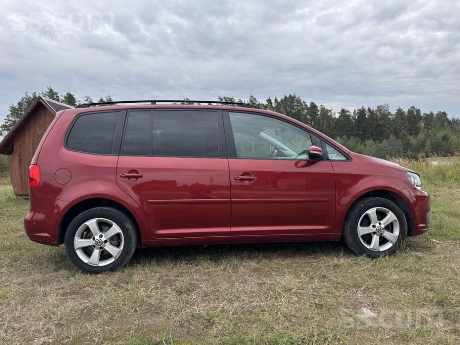 Sarkans Volkswagen Touran 2011 Ogre, ar dzinēja tilpumu 1.60 L un nobraukumu 235 tūkst. km par 5750 €, foto 8 vietnē AUTOMOTO.COM.LV