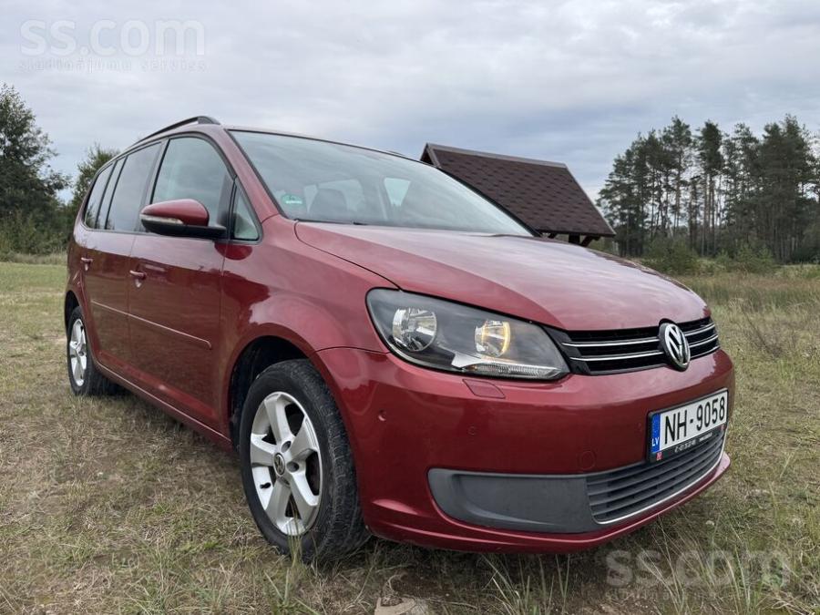 Sarkans Volkswagen Touran 2011 Ogre, ar dzinēja tilpumu 1.60 L un nobraukumu 235 tūkst. km par 5750 €, foto 9 vietnē AUTOMOTO.COM.LV