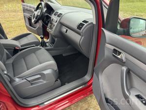 Sarkans Volkswagen Touran 2011 Ogre, ar dzinēja tilpumu 1.60 L un nobraukumu 235 tūkst. km par 5750 €, foto 16 vietnē AUTOMOTO.COM.LV