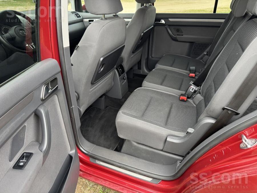 Sarkans Volkswagen Touran 2011 Ogre, ar dzinēja tilpumu 1.60 L un nobraukumu 235 tūkst. km par 5750 €, foto 17 vietnē AUTOMOTO.COM.LV