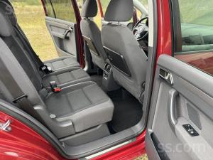 Sarkans Volkswagen Touran 2011 Ogre, ar dzinēja tilpumu 1.60 L un nobraukumu 235 tūkst. km par 5750 €, foto 18 vietnē AUTOMOTO.COM.LV