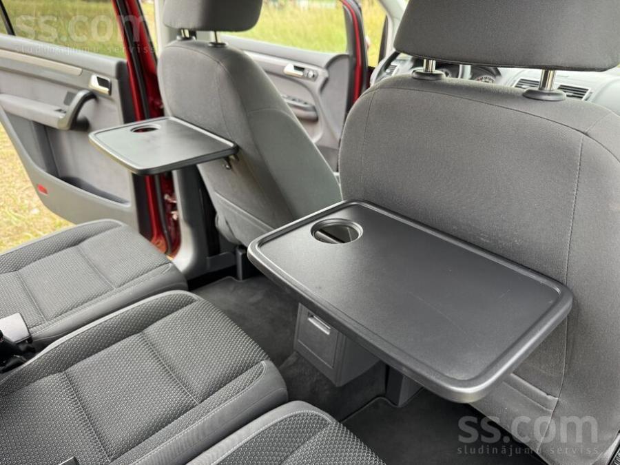 Sarkans Volkswagen Touran 2011 Ogre, ar dzinēja tilpumu 1.60 L un nobraukumu 235 tūkst. km par 5750 €, foto 19 vietnē AUTOMOTO.COM.LV