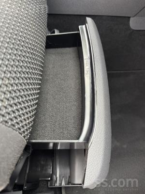 Sarkans Volkswagen Touran 2011 Ogre, ar dzinēja tilpumu 1.60 L un nobraukumu 235 tūkst. km par 5750 €, foto 21 vietnē AUTOMOTO.COM.LV