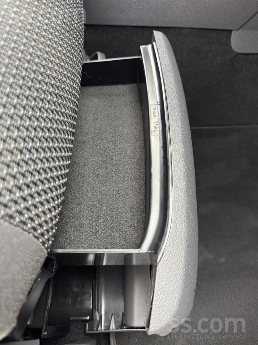 Sarkans Volkswagen Touran 2011 Ogre, ar dzinēja tilpumu 1.60 L un nobraukumu 235 tūkst. km par 5750 €, foto 21 vietnē AUTOMOTO.COM.LV