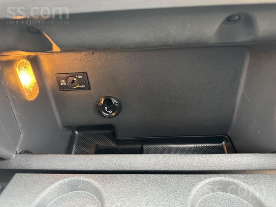 Sarkans Volkswagen Touran 2011 Ogre, ar dzinēja tilpumu 1.60 L un nobraukumu 235 tūkst. km par 5750 €, foto 22 vietnē AUTOMOTO.COM.LV