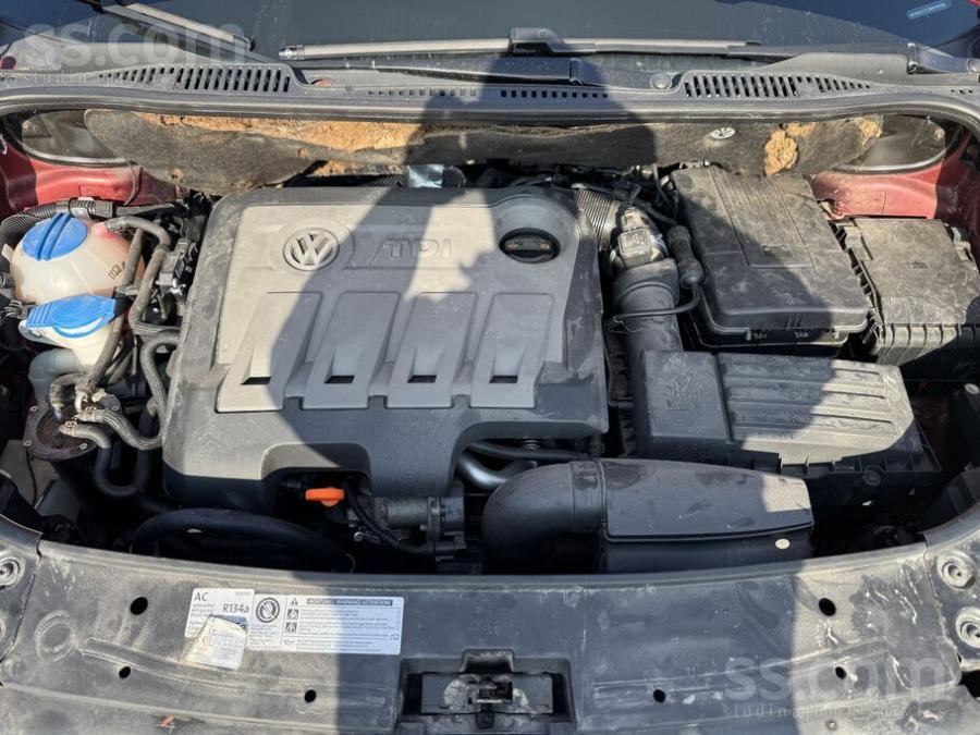 Sarkans Volkswagen Touran 2011 Ogre, ar dzinēja tilpumu 1.60 L un nobraukumu 235 tūkst. km par 5750 €, foto 30 vietnē AUTOMOTO.COM.LV
