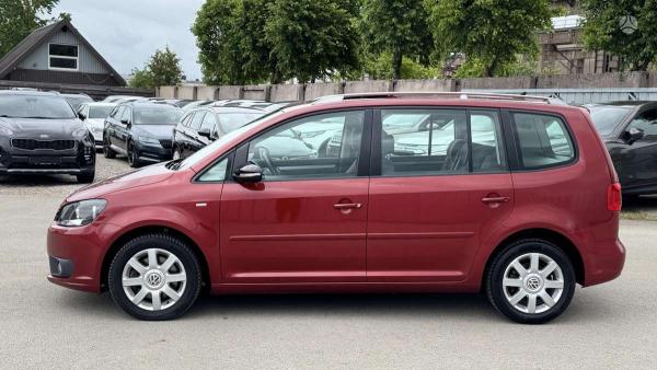 Sarkans Volkswagen Touran 2012 Telšiai, ar dzinēja tilpumu 1.97 L un nobraukumu 179 tūkst. km par 7200 €, foto 4 vietnē AUTOMOTO.COM.LV