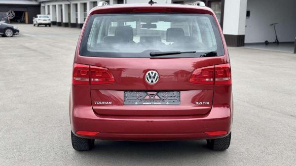 Sarkans Volkswagen Touran 2012 Telšiai, ar dzinēja tilpumu 1.97 L un nobraukumu 179 tūkst. km par 7200 €, foto 7 vietnē AUTOMOTO.COM.LV