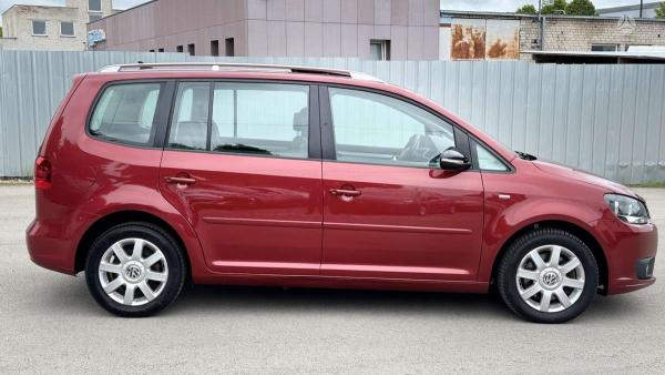 Sarkans Volkswagen Touran 2012 Telšiai, ar dzinēja tilpumu 1.97 L un nobraukumu 179 tūkst. km par 7200 €, foto 9 vietnē AUTOMOTO.COM.LV