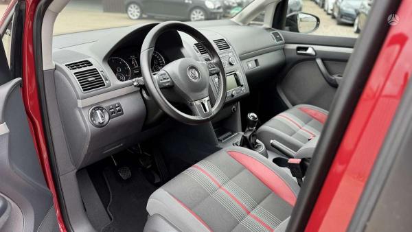 Sarkans Volkswagen Touran 2012 Telšiai, ar dzinēja tilpumu 1.97 L un nobraukumu 179 tūkst. km par 7200 €, foto 10 vietnē AUTOMOTO.COM.LV