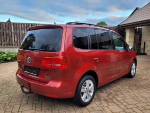Red Volkswagen Touran 2012 in Saldus, with an engine capacity of 2.00 L and mileage of 238 thousand km for 8500 €, photo 5 on AUTOMOTO.COM.LV