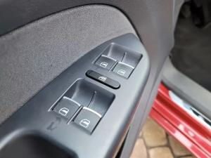 Red Volkswagen Touran 2012 in Saldus, with an engine capacity of 2.00 L and mileage of 238 thousand km for 8500 €, photo 10 on AUTOMOTO.COM.LV
