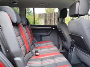 Red Volkswagen Touran 2012 in Saldus, with an engine capacity of 2.00 L and mileage of 238 thousand km for 8500 €, photo 15 on AUTOMOTO.COM.LV
