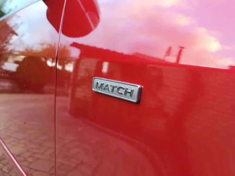 Red Volkswagen Touran 2012 in Saldus, with an engine capacity of 2.00 L and mileage of 238 thousand km for 8500 €, photo 19 on AUTOMOTO.COM.LV