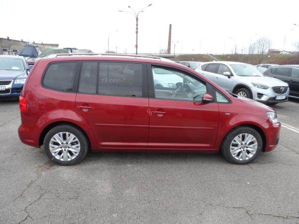 Sarkans Volkswagen Touran 2013 Klaipėda, ar dzinēja tilpumu 1.40 L un nobraukumu 215 tūkst. km par 5590 €, foto 8 vietnē AUTOMOTO.COM.LV