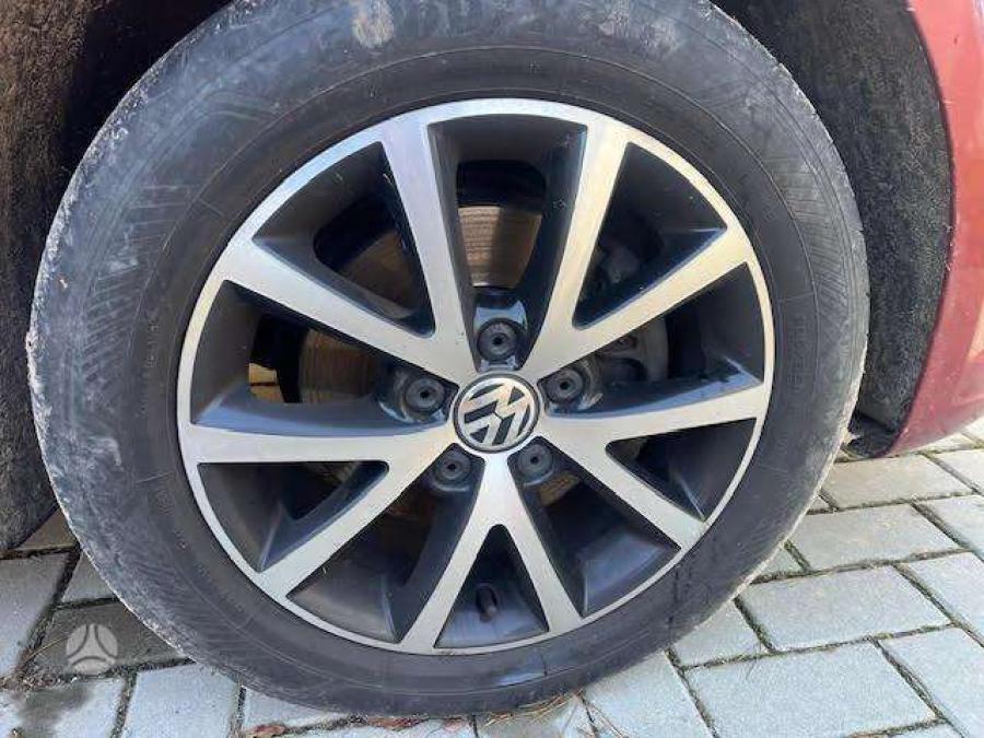 Sarkans Volkswagen Touran 2013 Viļņa, ar dzinēja tilpumu 1.60 L un nobraukumu 277 tūkst. km par 4600 €, foto 24 vietnē AUTOMOTO.COM.LV