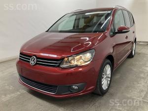 Sarkans Volkswagen Touran 2014 Rīga, ar dzinēja tilpumu 1.60 L un nobraukumu 275 tūkst. km par 7950 €, foto  vietnē AUTOMOTO.COM.LV