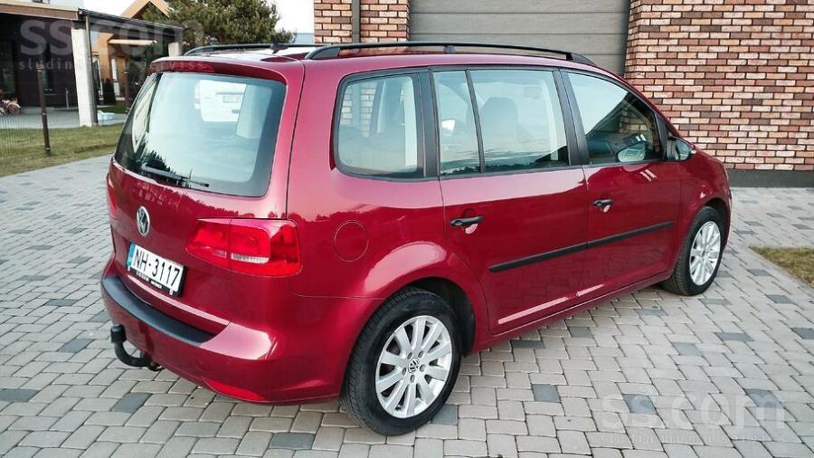 Sarkans Volkswagen Touran 2014 Rīga, ar dzinēja tilpumu 1.60 L un nobraukumu 277 tūkst. km par 5350 €, foto 3 vietnē AUTOMOTO.COM.LV