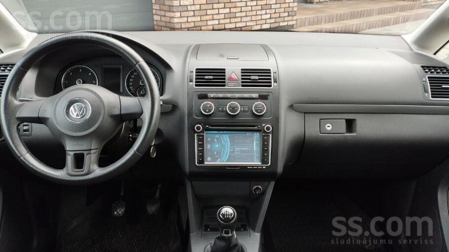 Sarkans Volkswagen Touran 2014 Rīga, ar dzinēja tilpumu 1.60 L un nobraukumu 277 tūkst. km par 5350 €, foto 7 vietnē AUTOMOTO.COM.LV