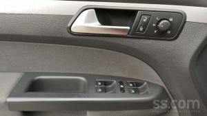 Sarkans Volkswagen Touran 2014 Rīga, ar dzinēja tilpumu 1.60 L un nobraukumu 277 tūkst. km par 5350 €, foto 9 vietnē AUTOMOTO.COM.LV