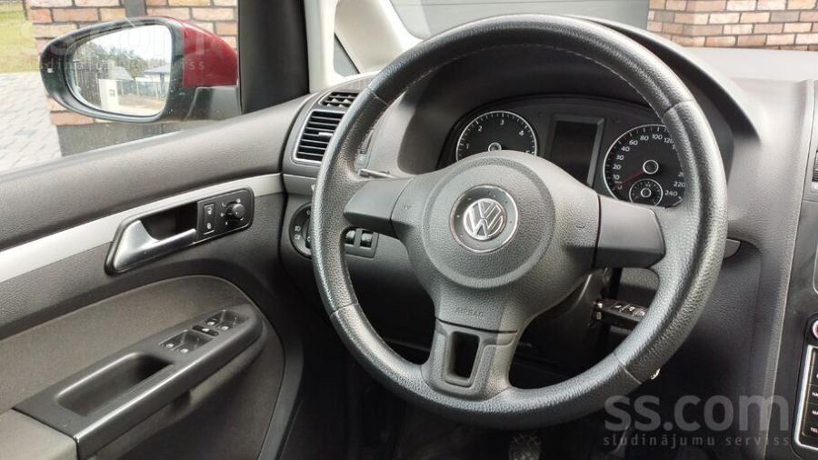 Sarkans Volkswagen Touran 2014 Rīga, ar dzinēja tilpumu 1.60 L un nobraukumu 277 tūkst. km par 5350 €, foto 11 vietnē AUTOMOTO.COM.LV