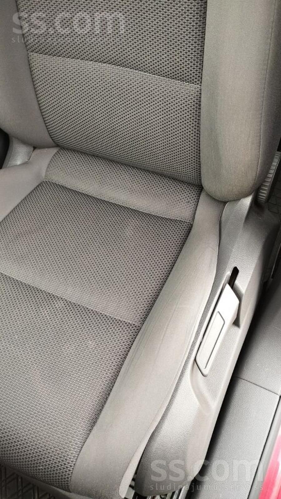 Sarkans Volkswagen Touran 2014 Rīga, ar dzinēja tilpumu 1.60 L un nobraukumu 277 tūkst. km par 5350 €, foto 14 vietnē AUTOMOTO.COM.LV
