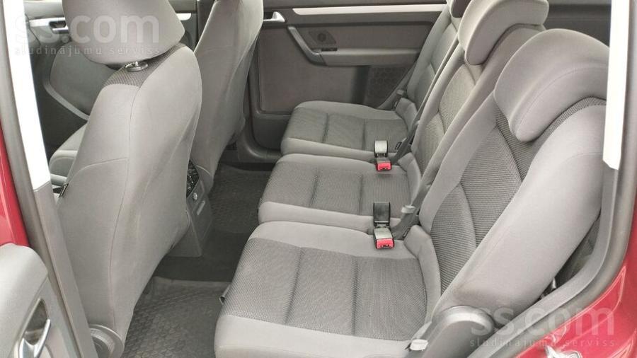 Sarkans Volkswagen Touran 2014 Rīga, ar dzinēja tilpumu 1.60 L un nobraukumu 277 tūkst. km par 5350 €, foto 15 vietnē AUTOMOTO.COM.LV