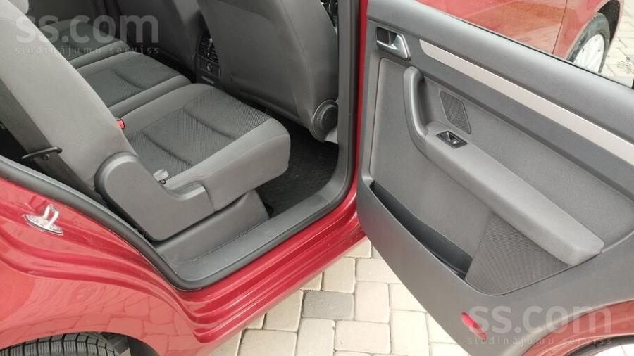 Sarkans Volkswagen Touran 2014 Rīga, ar dzinēja tilpumu 1.60 L un nobraukumu 277 tūkst. km par 5350 €, foto 16 vietnē AUTOMOTO.COM.LV