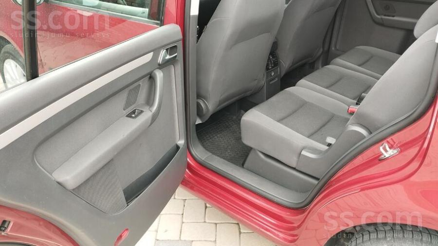 Sarkans Volkswagen Touran 2014 Rīga, ar dzinēja tilpumu 1.60 L un nobraukumu 277 tūkst. km par 5350 €, foto 17 vietnē AUTOMOTO.COM.LV