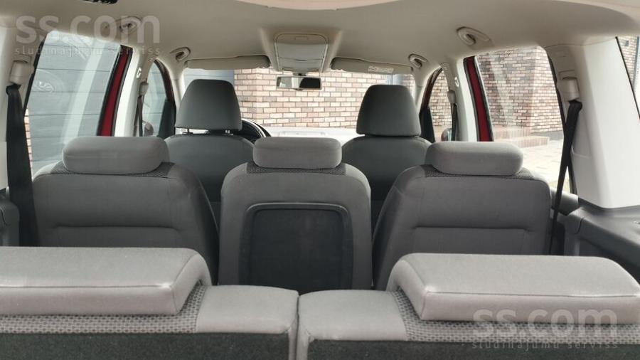 Sarkans Volkswagen Touran 2014 Rīga, ar dzinēja tilpumu 1.60 L un nobraukumu 277 tūkst. km par 5350 €, foto 18 vietnē AUTOMOTO.COM.LV