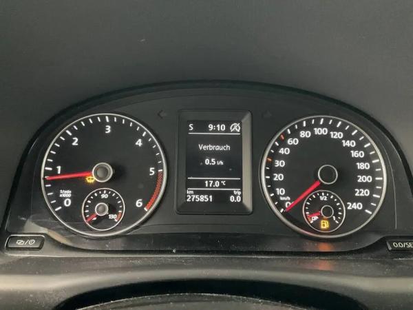 Red Volkswagen Touran 2014 in Marupe, with an engine capacity of 1.60 L and mileage of 275 thousand km for 7950 €, photo 9 on AUTOMOTO.COM.LV