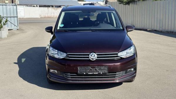 Red Volkswagen Touran 2018 in Telschi, with an engine capacity of 1.97 L and mileage of 181 thousand km for 11600 €, photo 5 on AUTOMOTO.COM.LV