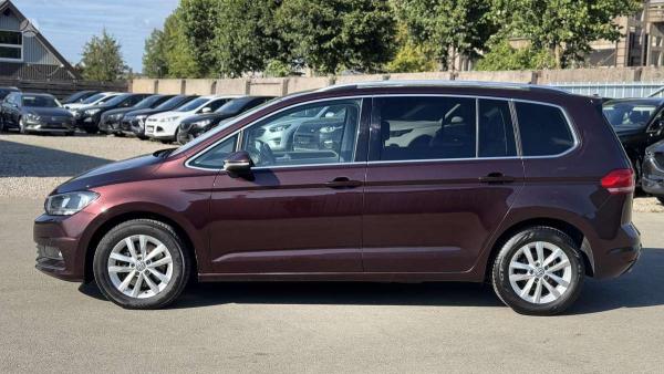 Red Volkswagen Touran 2018 in Telschi, with an engine capacity of 1.97 L and mileage of 181 thousand km for 11600 €, photo 7 on AUTOMOTO.COM.LV