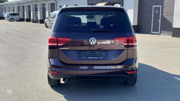 Red Volkswagen Touran 2018 in Telschi, with an engine capacity of 1.97 L and mileage of 181 thousand km for 11600 €, photo 10 on AUTOMOTO.COM.LV
