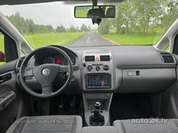 Red Volkswagen Touran 2007 in Tartu, with an engine capacity of 1.60 L and mileage of 189 thousand km for 2400 €, photo 6 on AUTOMOTO.COM.LV