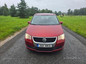 Red Volkswagen Touran 2007 in Tartu, with an engine capacity of 1.60 L and mileage of 189 thousand km for 2400 €, photo 3 on AUTOMOTO.COM.LV