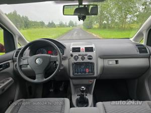 Red Volkswagen Touran 2007 in Tartu, with an engine capacity of 1.60 L and mileage of 189 thousand km for 2400 €, photo 7 on AUTOMOTO.COM.LV