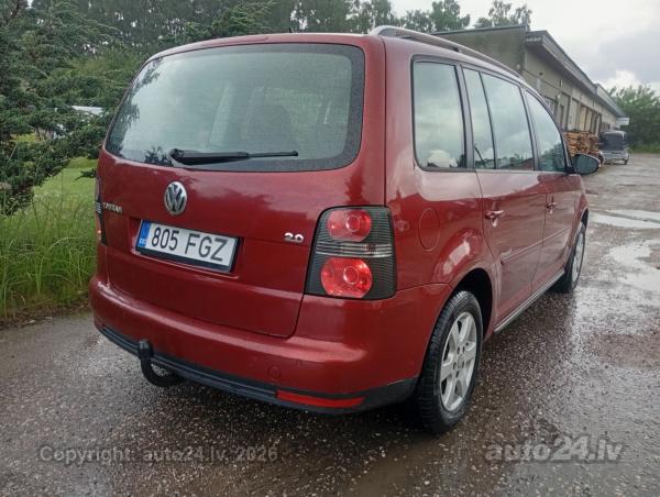 Red Volkswagen Touran 2010 in Voru, with an engine capacity of 2.00 L and mileage of 268 thousand km for 5200 €, photo 4 on AUTOMOTO.COM.LV
