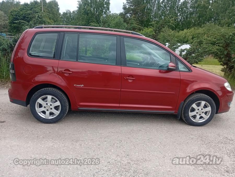Sarkans Volkswagen Touran 2010 Veru, ar dzinēja tilpumu 2.00 L un nobraukumu 268 tūkst. km par 5200 €, foto 6 vietnē AUTOMOTO.COM.LV