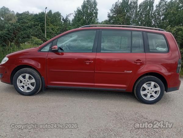 Red Volkswagen Touran 2010 in Voru, with an engine capacity of 2.00 L and mileage of 268 thousand km for 5200 €, photo 6 on AUTOMOTO.COM.LV