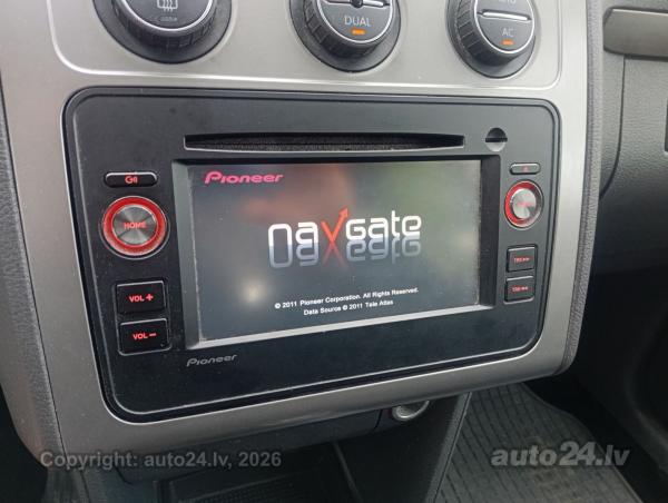 Red Volkswagen Touran 2010 in Voru, with an engine capacity of 2.00 L and mileage of 268 thousand km for 5200 €, photo 10 on AUTOMOTO.COM.LV