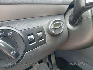 Sarkans Volkswagen Touran 2010 Veru, ar dzinēja tilpumu 2.00 L un nobraukumu 268 tūkst. km par 5200 €, foto 14 vietnē AUTOMOTO.COM.LV